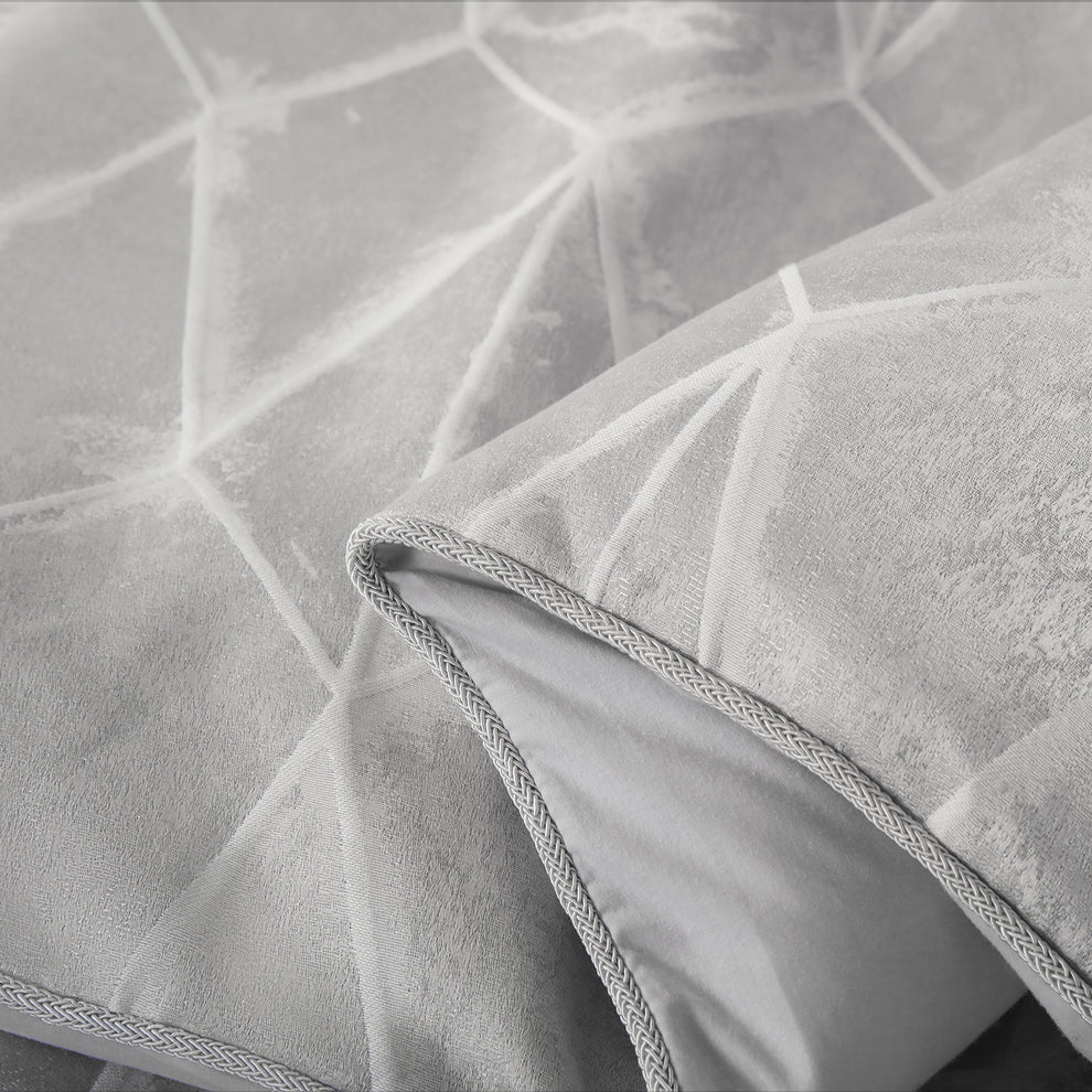 Hilton Luxurious Geometric Jacquard Bedding Set – Loom And Mill